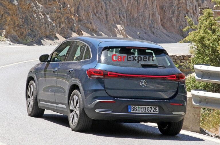 Mercedes EQA 2023: primo restyling in vista [FOTO SPIA] - MotorisuMotori.it