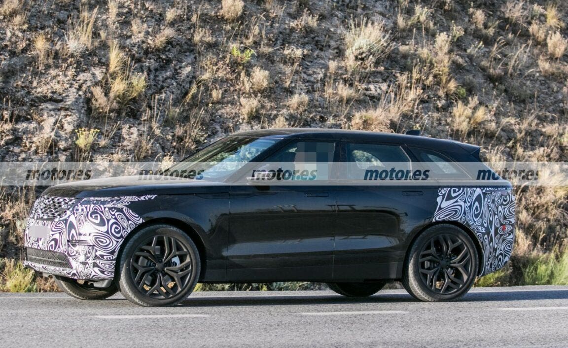 Range Rover Velar 2023: nuovi dettagli nelle foto spia - MotorisuMotori.it