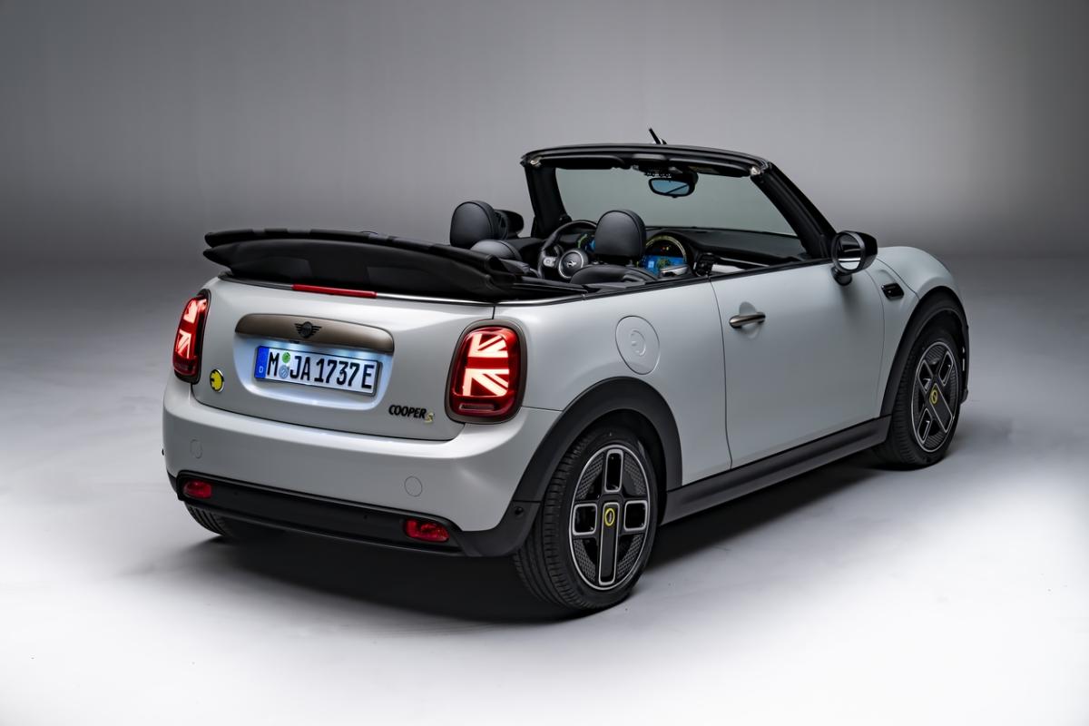 Mini Cooper SE Cabrio: debutta la prima decappottabile elettrica del ...