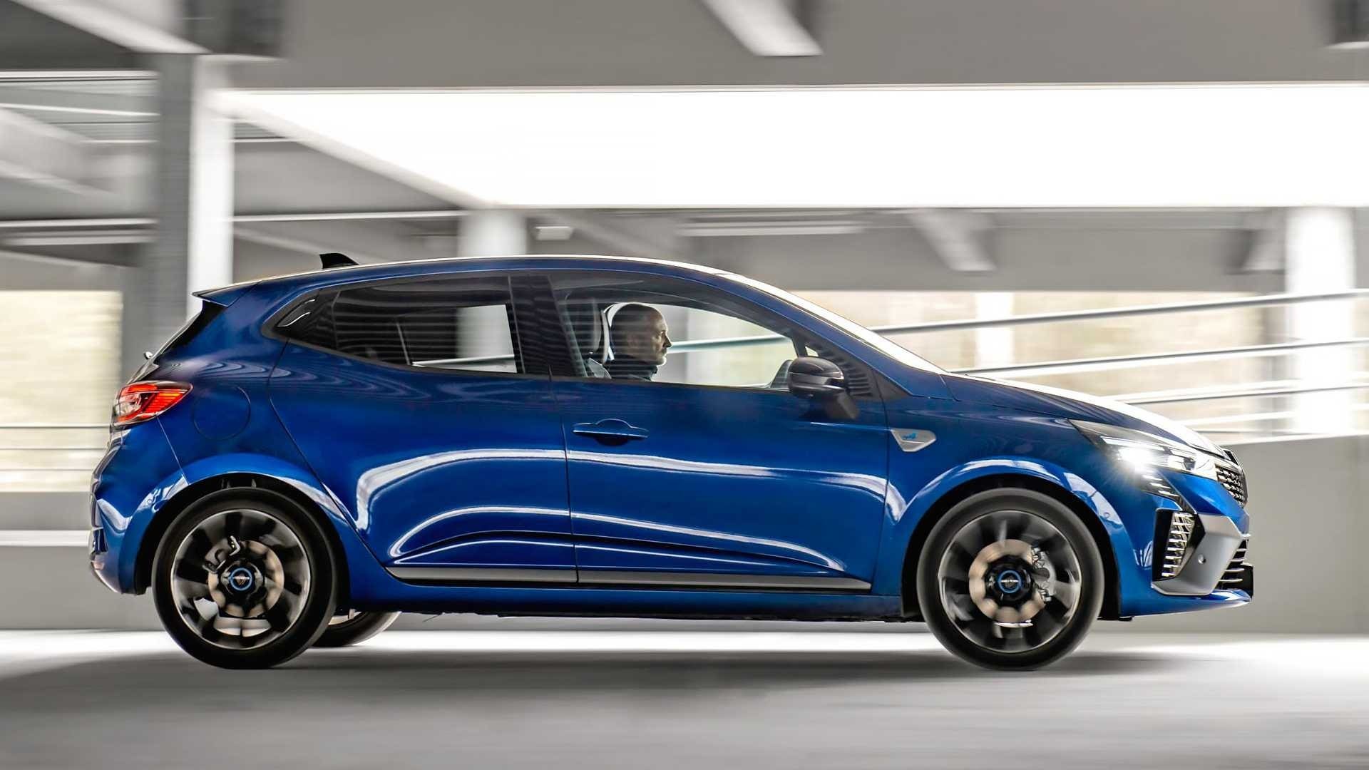 Renault Clio Restyling: ecco come cambia la supermini - MotorisuMotori.it