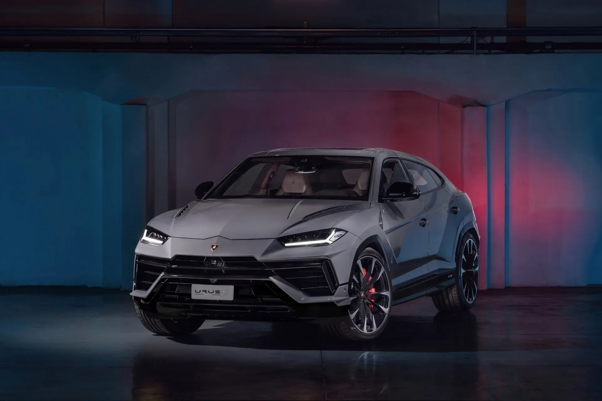 Lamborghini Urus: dal 2024 solo PHEV dal 2029 solo EV - MotorisuMotori.it