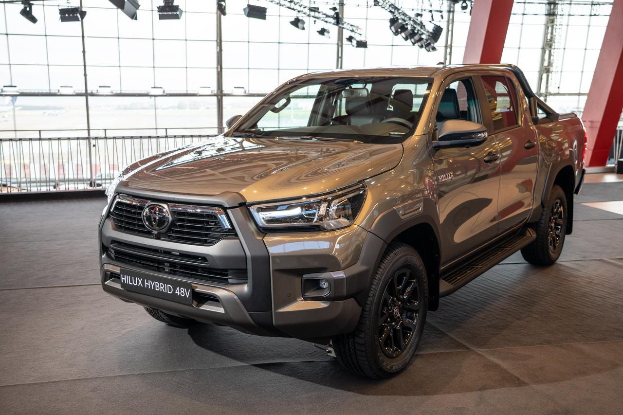 Toyota Hilux Hybrid 48V: debutta la nuova versione mild hybrid ...