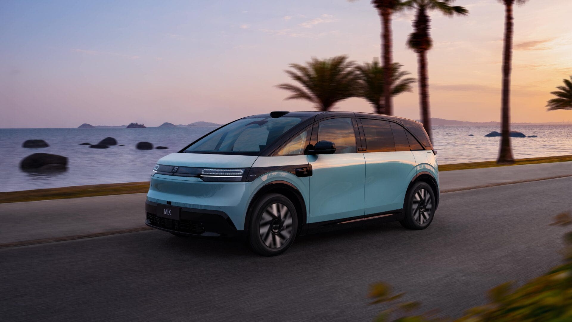 Zeekr MIX: presentato l'MPV elettrico e modulabile - MotorisuMotori.it