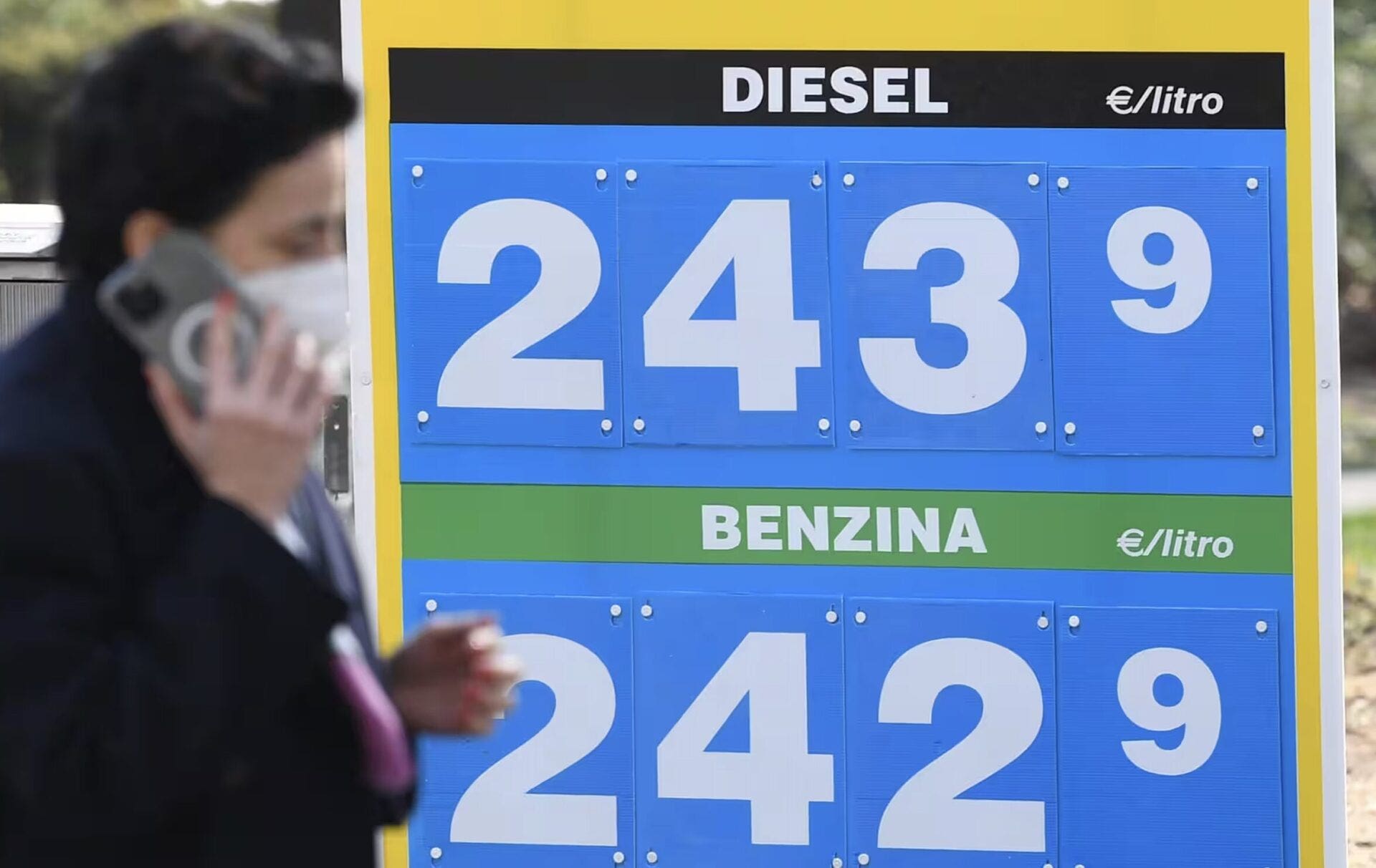 Prezzi benzina in aumento perché la Russia fa scorta di petrolio ...