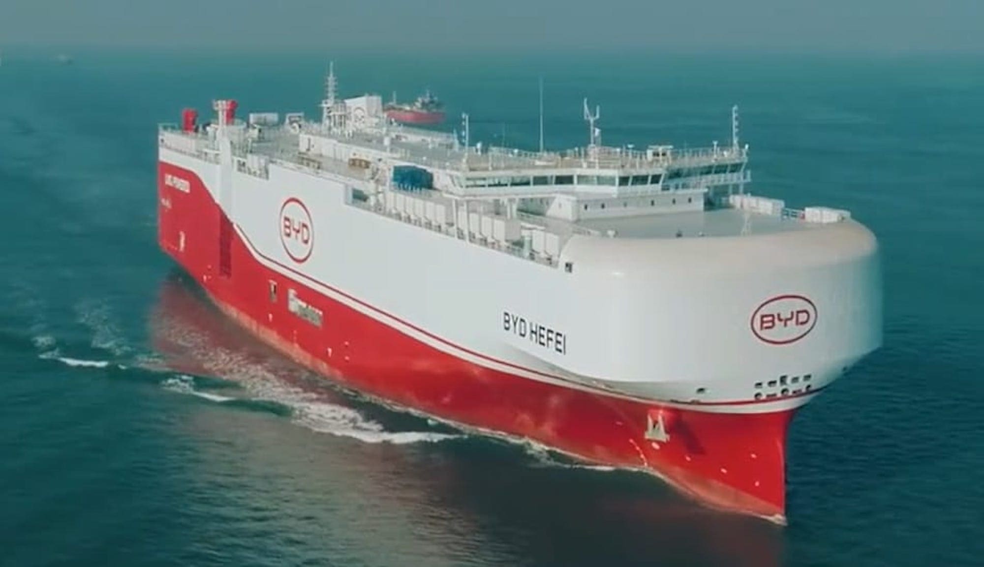 Il video del terzo mostro dei mari ro-ro BYD che trasporta 7.000 auto ...