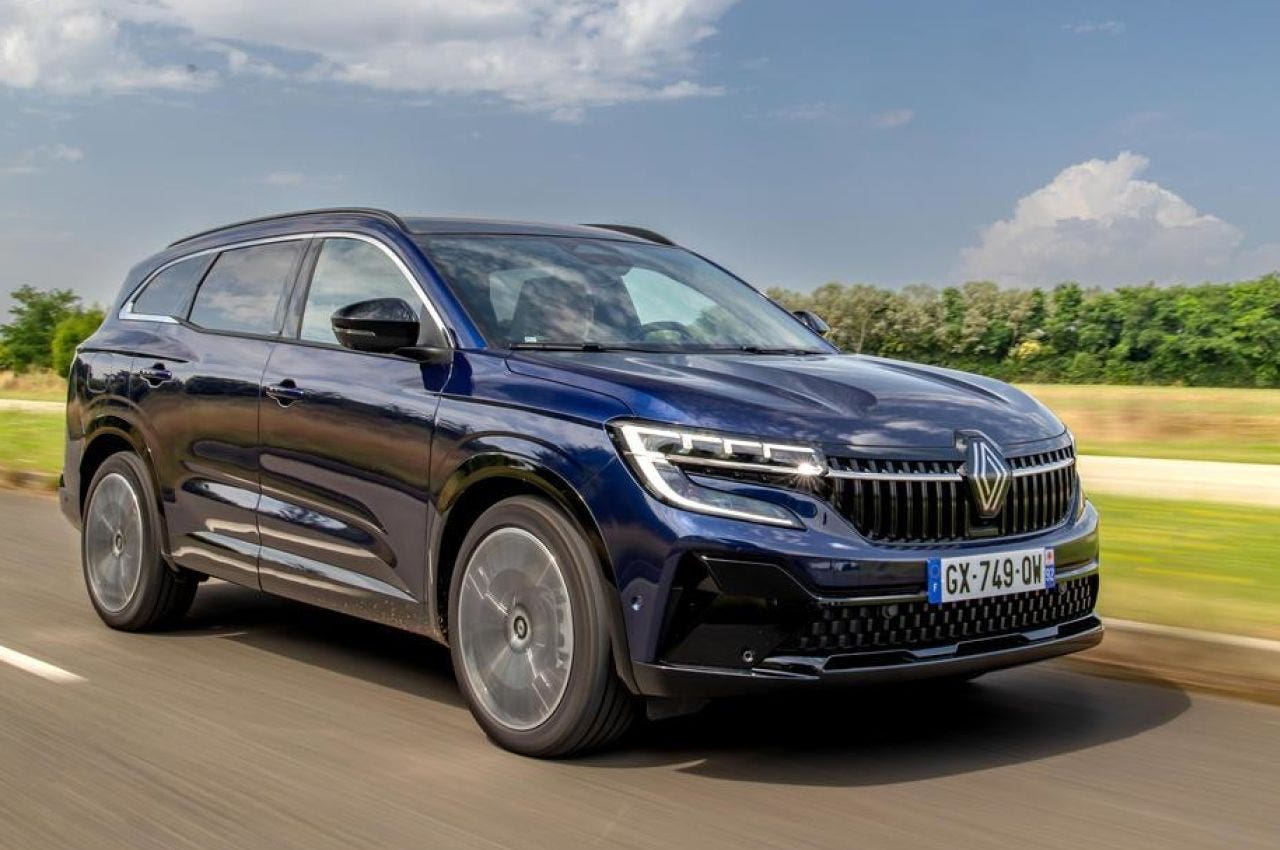 Renault Mégane E-Tech, le novità tecnologiche per il restyling 2025 ...