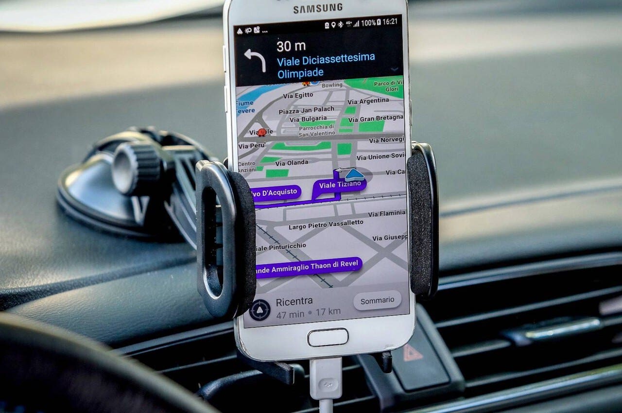 Google Maps ruba l'anima a Waze: qual è il trucco che rende la ...